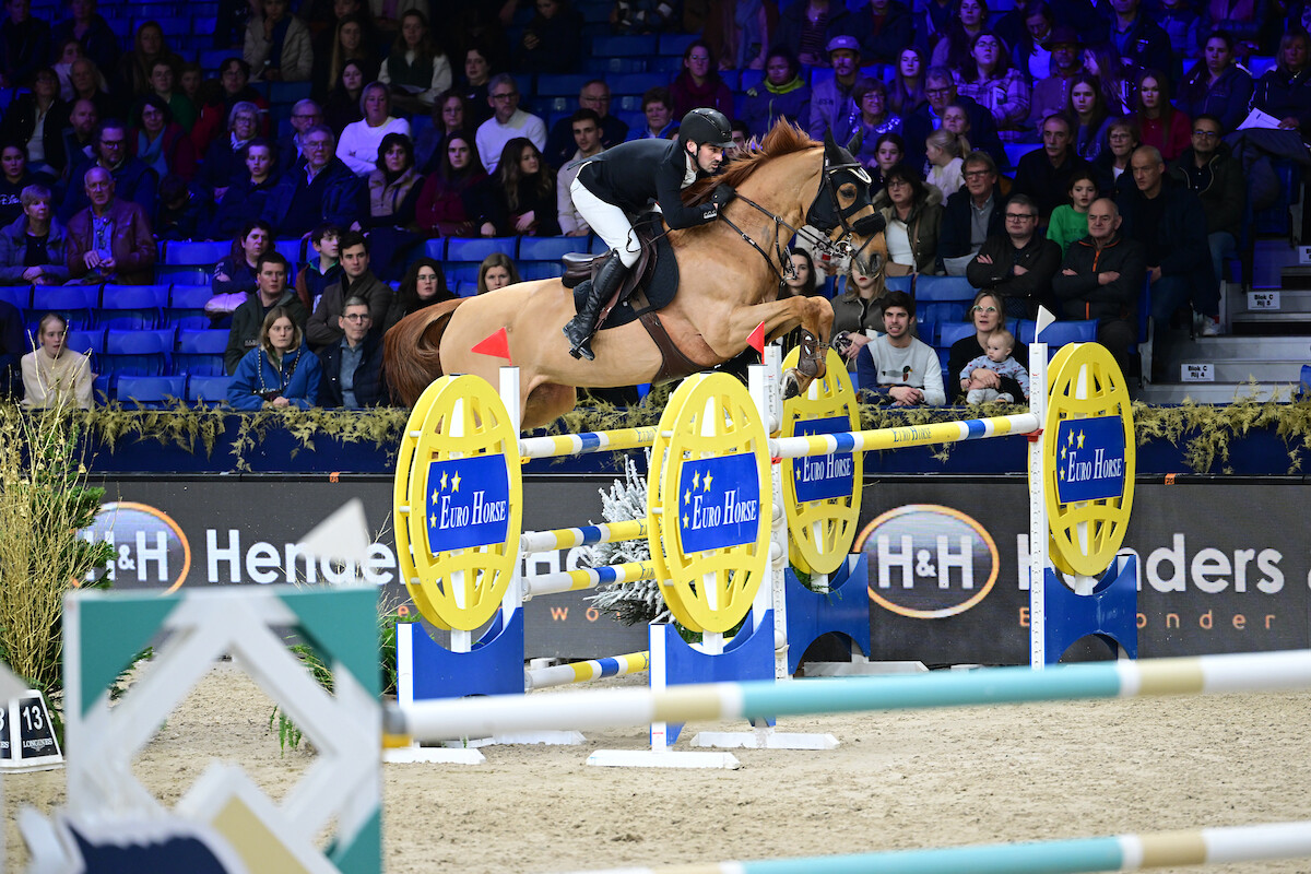 Galop.be - Jan Claeys schittert in hoofdrubriek van Kronenberg
